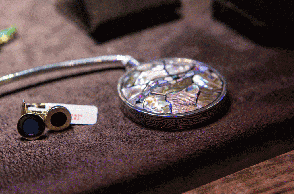 Accesoriu poşetă din argint 925 cu sidef și email @Sabion