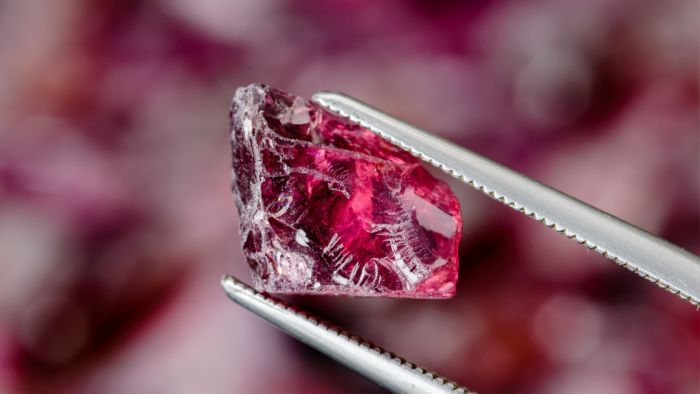 Totul despre Topaz : Caracteristici, proprietati, istoric, bijuterii